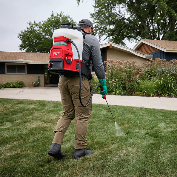 Milwaukee M18BPFPG2PS0 - 18V Cordless M18 SWITCH TANK 15 Litre Backpack ...